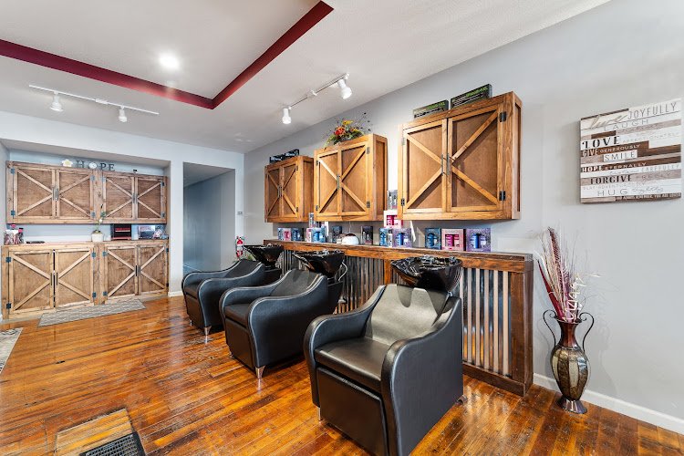 Bombshells Salon & Spa - Spa Looker