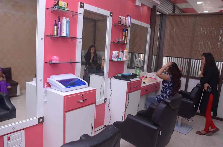 Kavya's Beauty parlour &spa - Spa Looker
