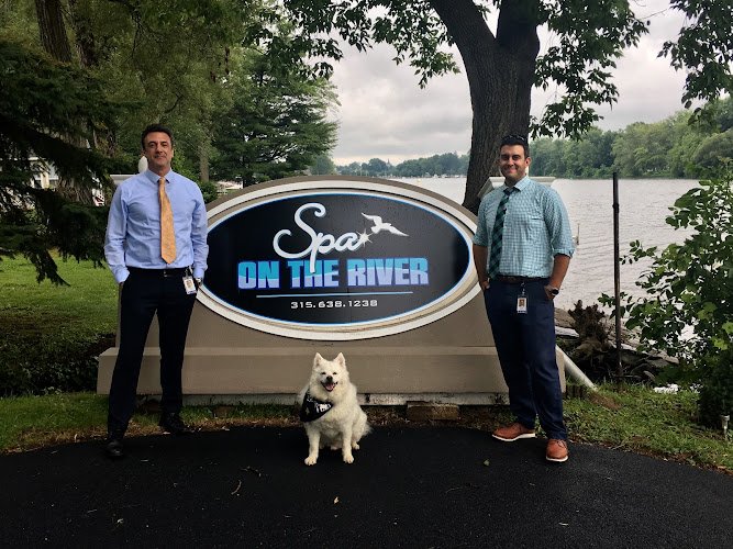 Spa On The River - Spa Looker