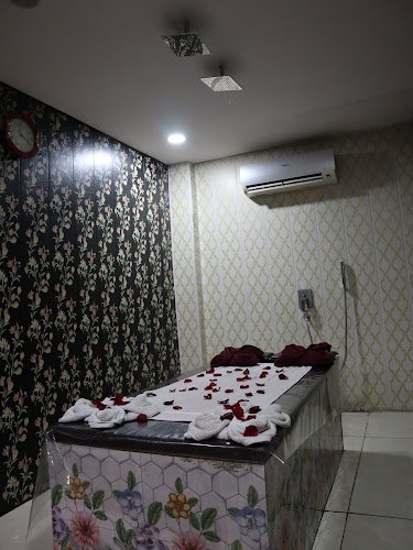 The Grand King Spa - Spa Looker